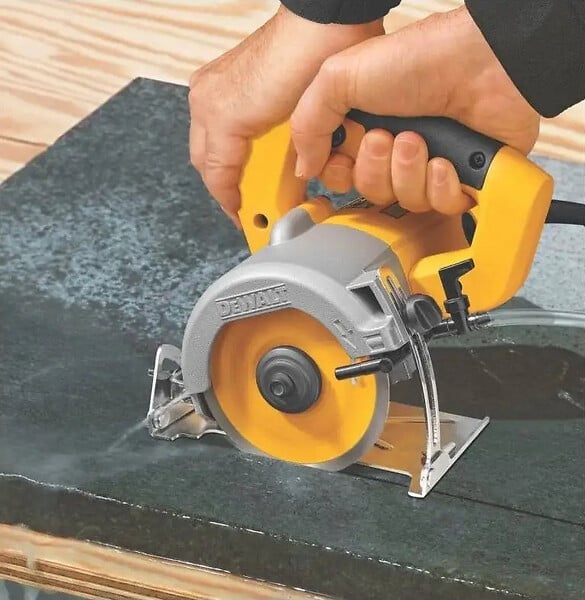 Scie Circulaire à Matériaux DEWALT DWC410-QS 1300W - 110 mm | Bricomarché